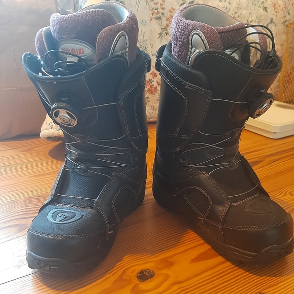 Thirtytwo | Shoes | Thirtytwo Focus Boa Womens Snowboard Boots Size 75 ...